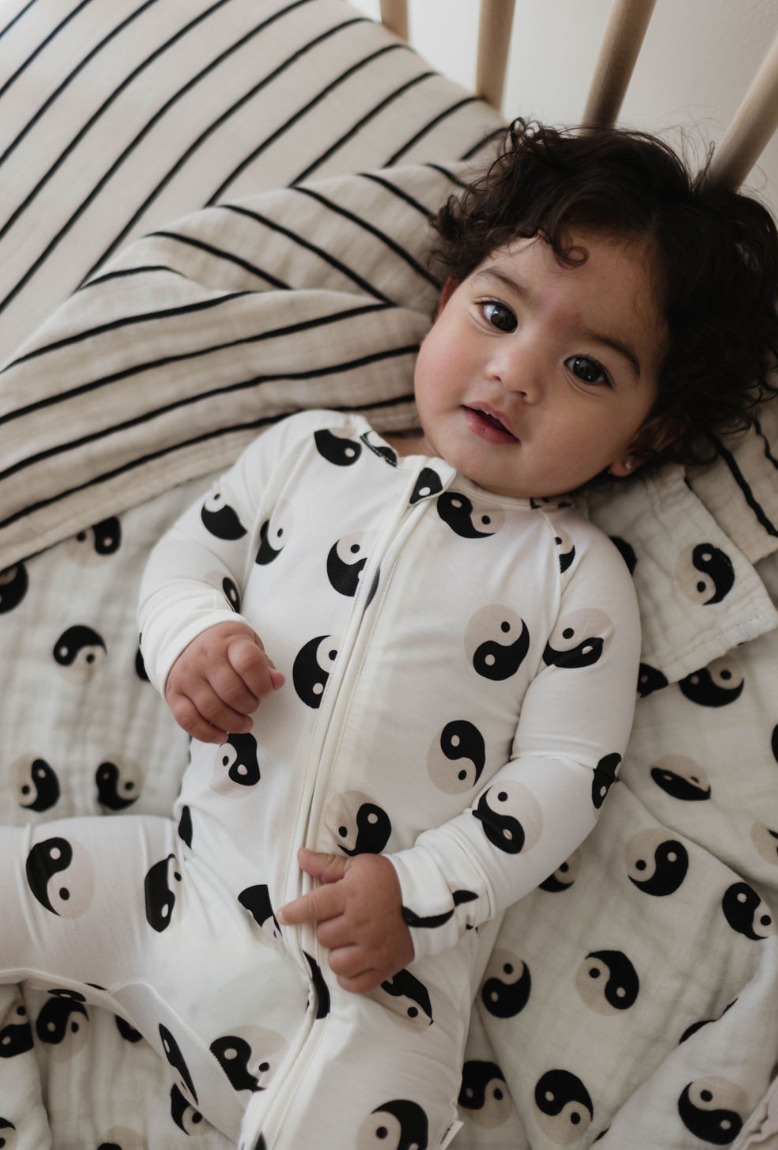 Bamboo Zip Pajamas | Black & White Yin Yang – forever french baby